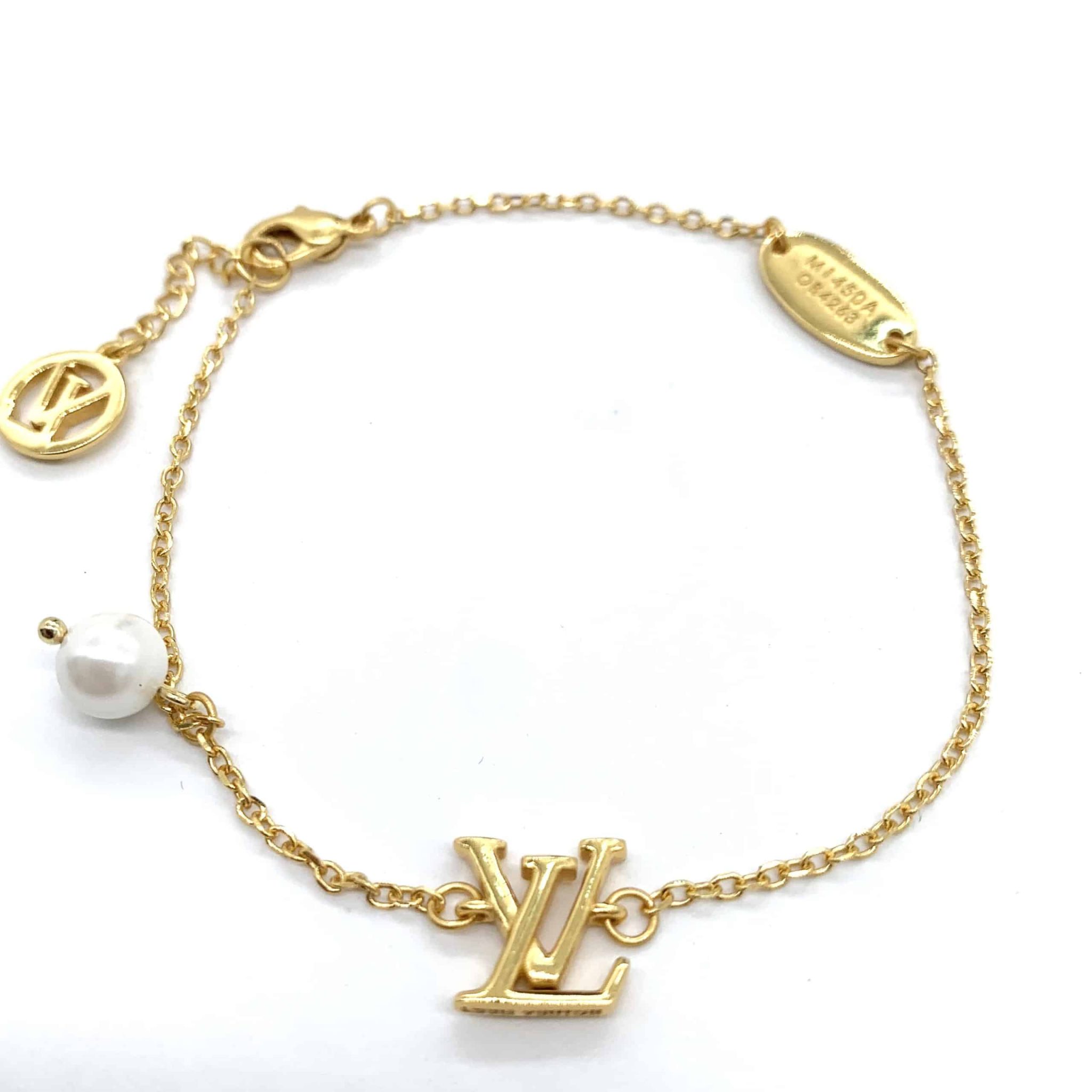 LOUIS VUITTON Logo and Pearl Bracelet – BACALLI – Luxury Consignment